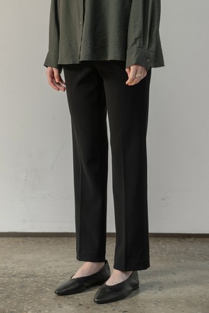 SLIM STRAIGHT LEG ELASTIC SLACKS (BLACK)_NON AND NON - 코오롱몰