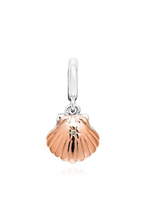 [판도라 PANDORA] 782449C01 클럽 2023 씨쉘 & 담수 진주 투톤 펜던트 겸 댕글 참_PANDORA - 코오롱몰